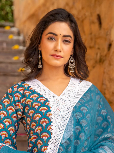 Different types of Georgette suit neck design - Baggout