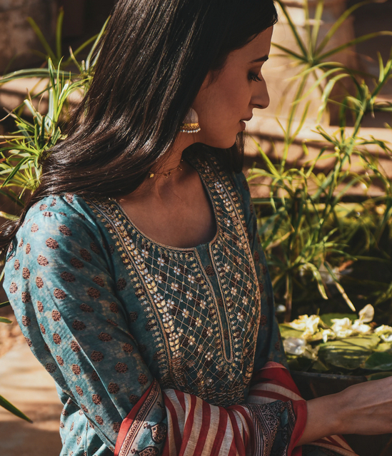 Different types of Gota Patti neck designs you need to try - Baggout