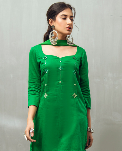 Different types of Georgette suit neck design - Baggout