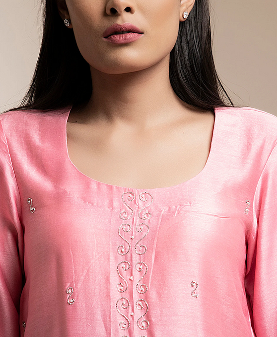 Different types of Maheshwari suit neck design - Baggout